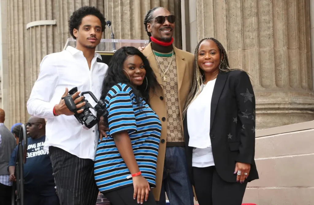 Snoop Dogg's Wife's Age, Height, Weight, Net Worth, Career, And Full Bio